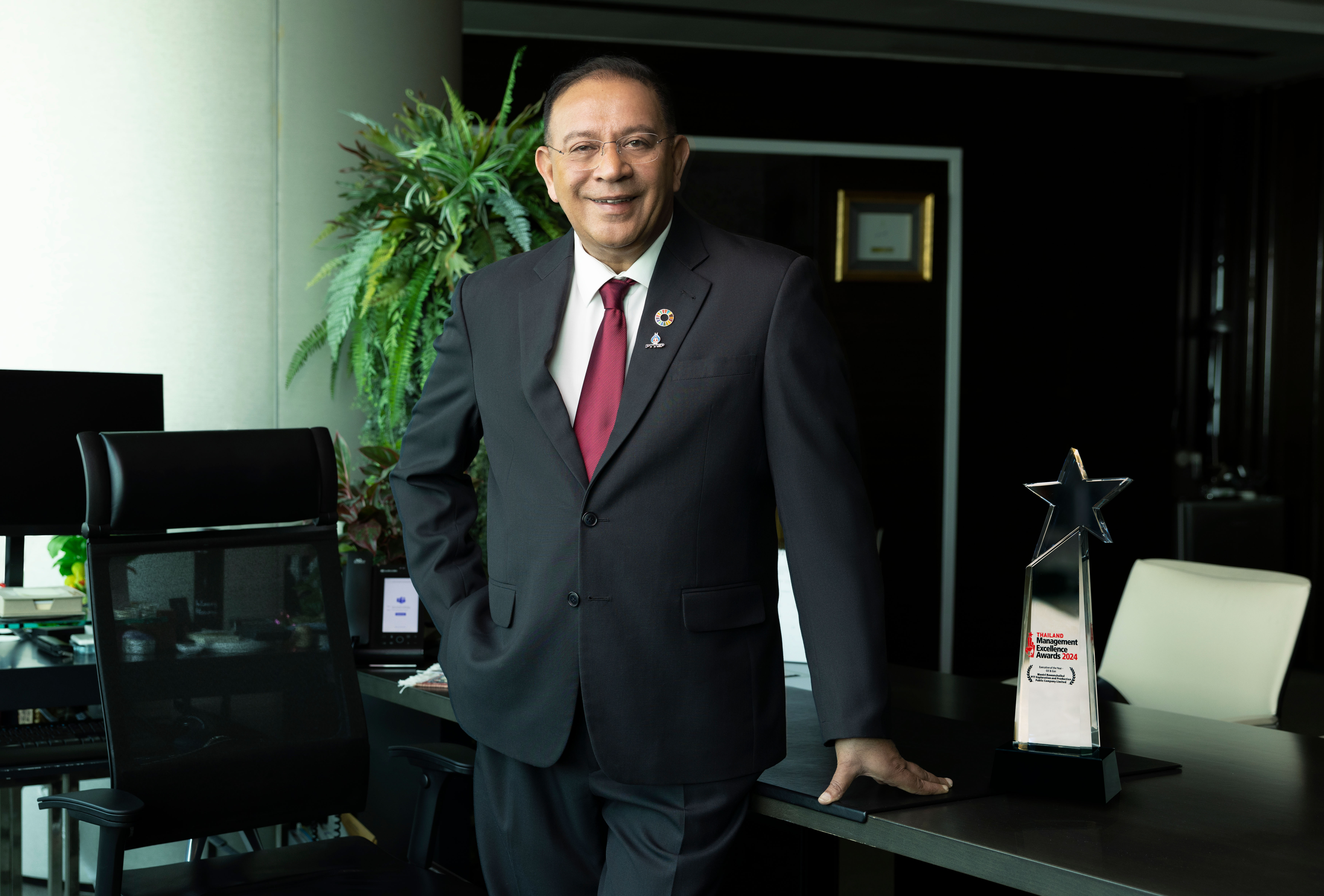 ซีอีโอ ปตท.สผ. คว้ารางวัล Thailand Executive of the Year งาน Asian ...