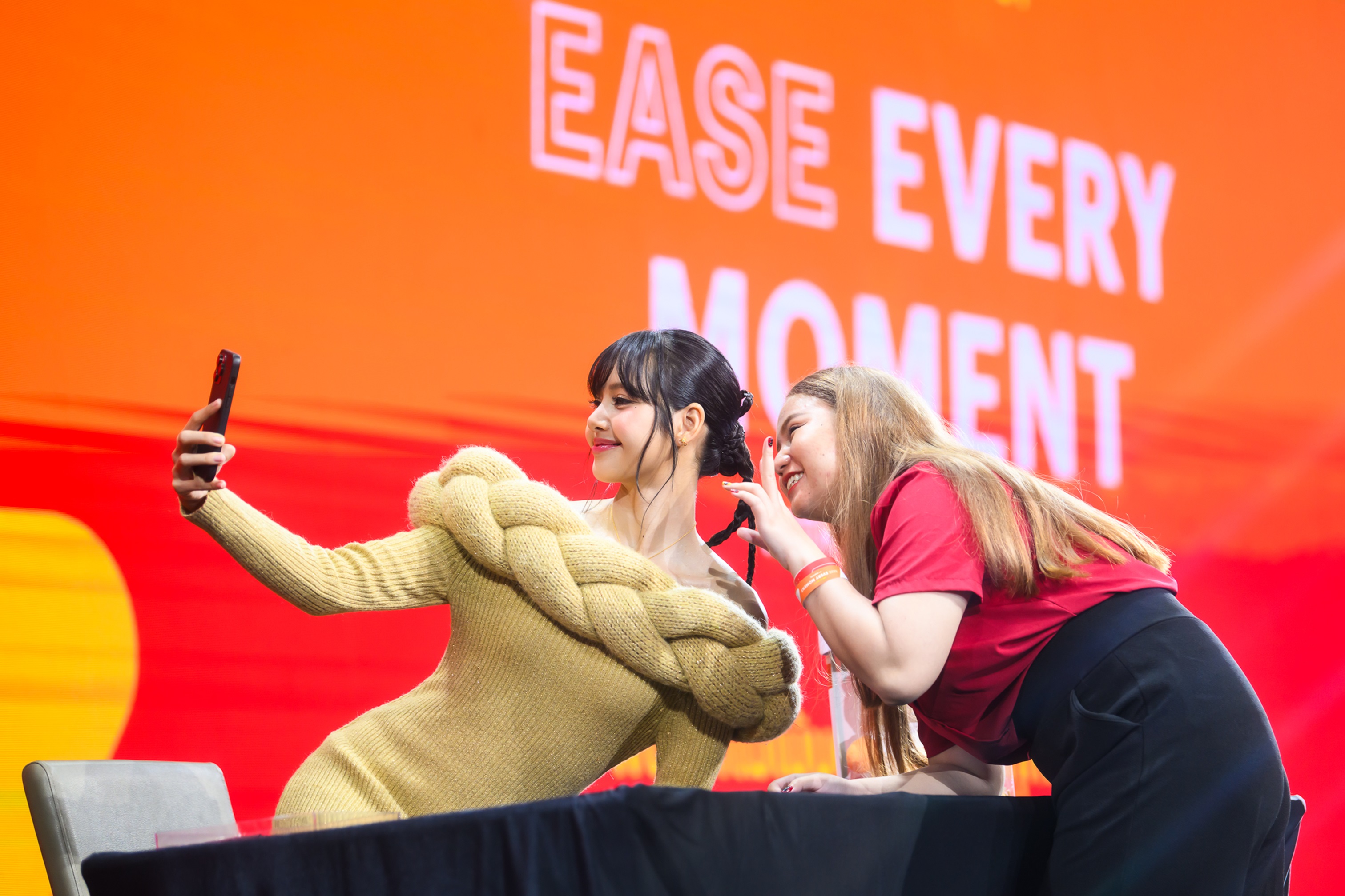 บลิ้งค์ไทยสุดฟิน "ลิซ่า" สาดความน่ารักดับร้อน ในงาน LISA FAN MEET-UP ...